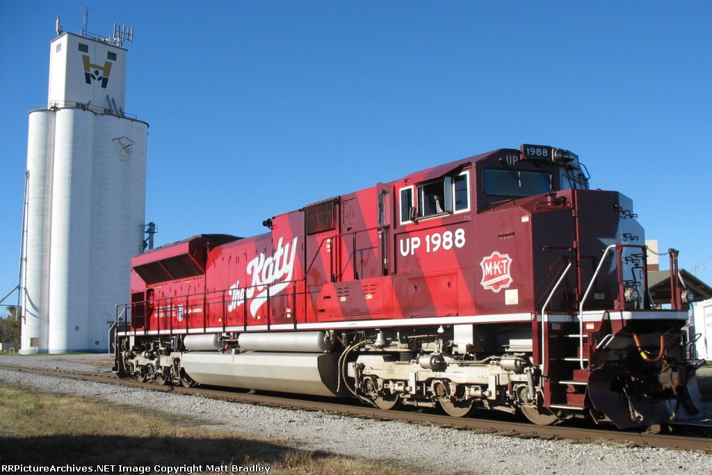 UP 1988 soaks up some sun